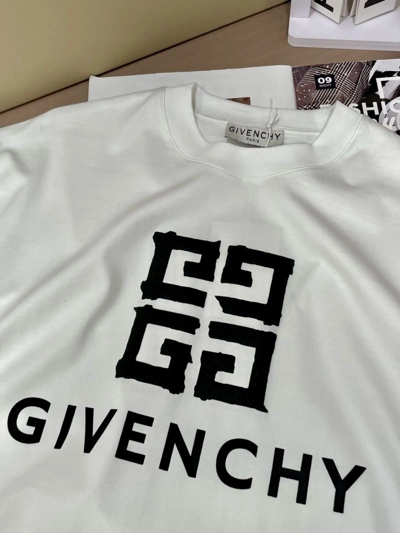 Bargain Givenchy T-Shirts