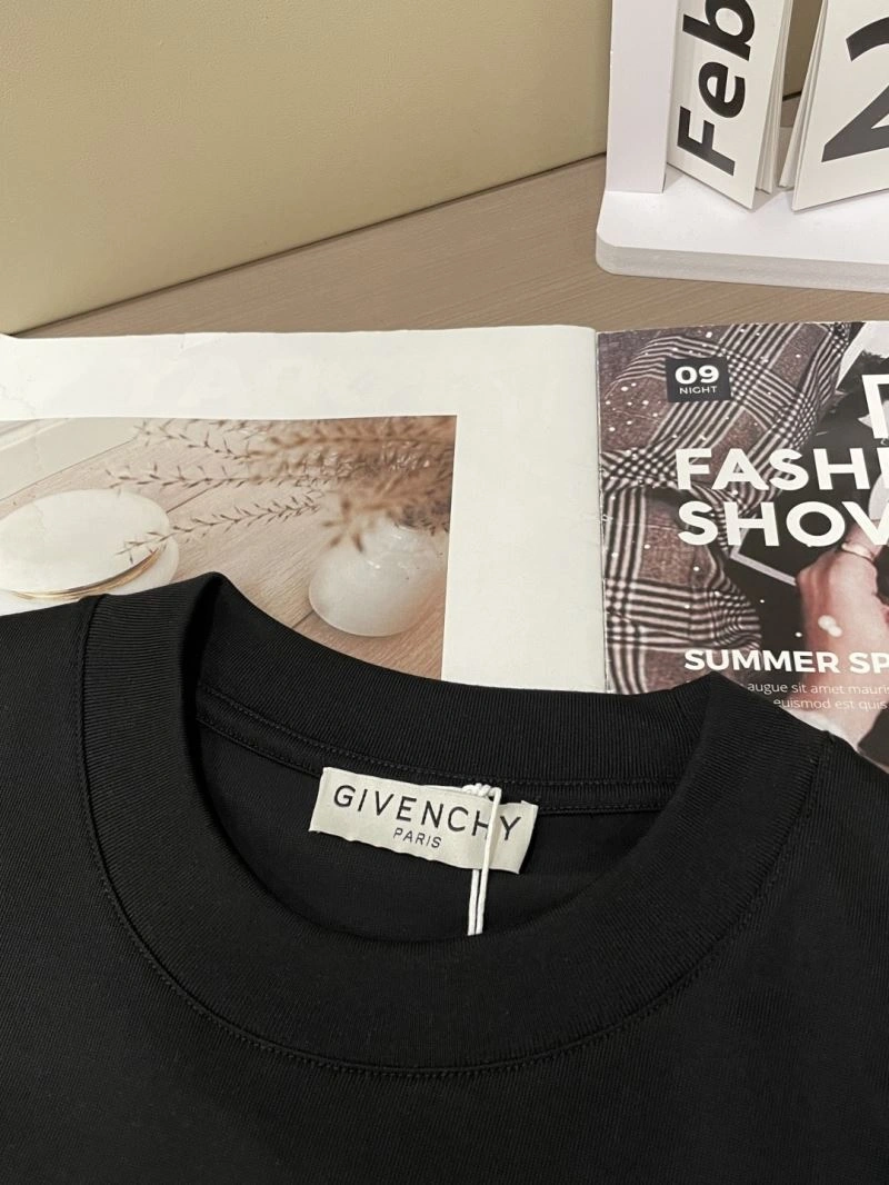 Bargain Givenchy T-Shirts