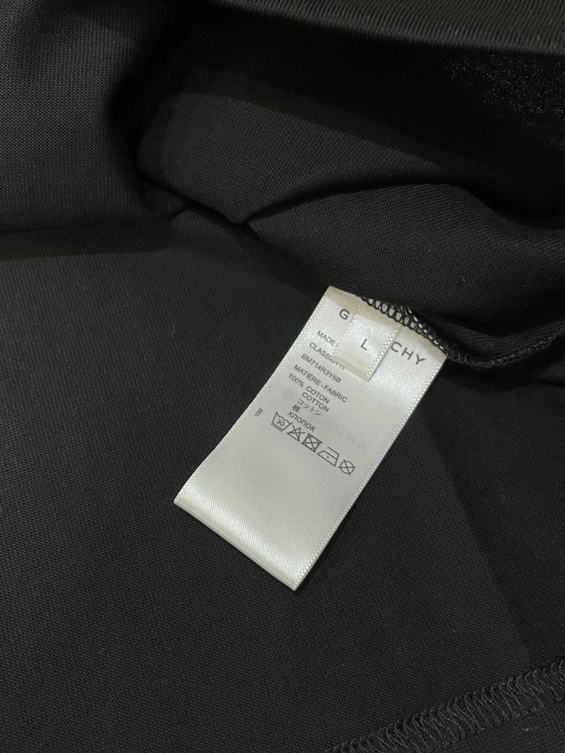 Bargain Givenchy T-Shirts