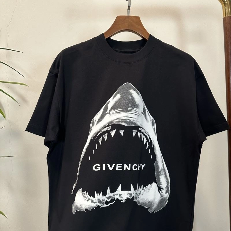 Accurate model Givenchy T-Shirts