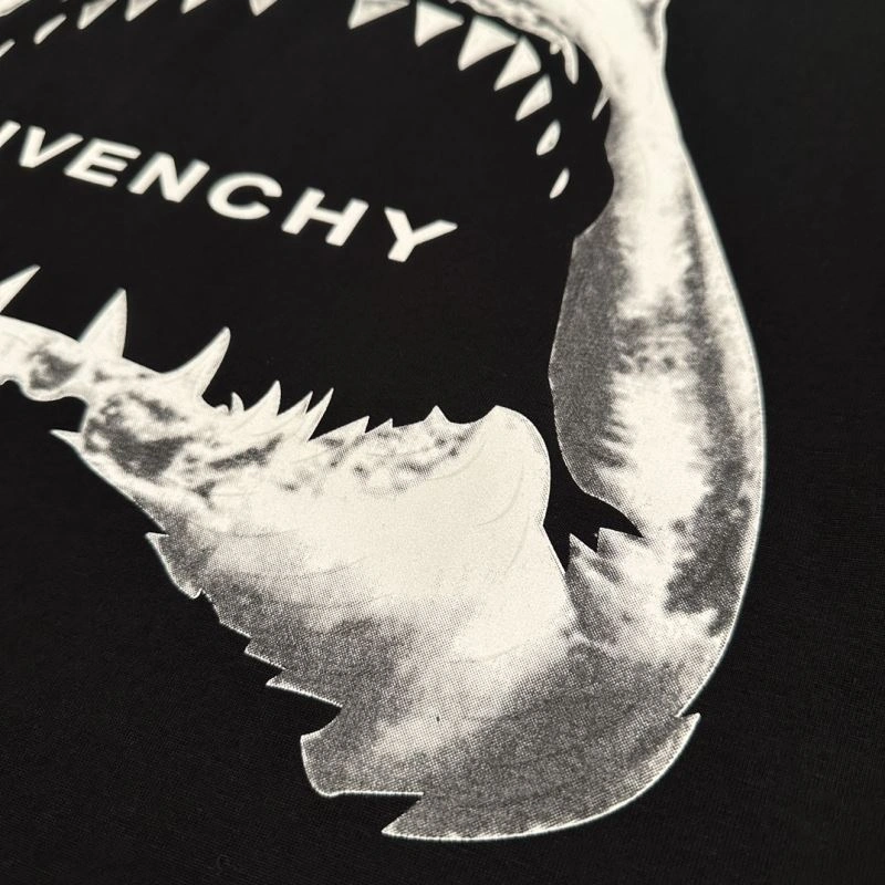 Accurate model Givenchy T-Shirts
