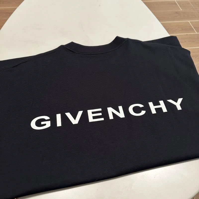 Accurate model Givenchy T-Shirts