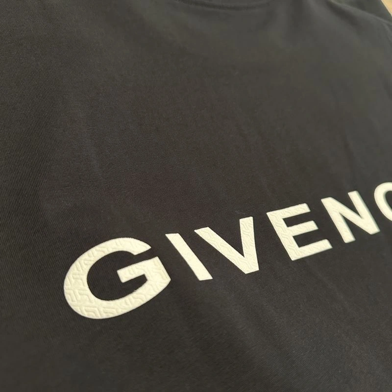 Accurate model Givenchy T-Shirts