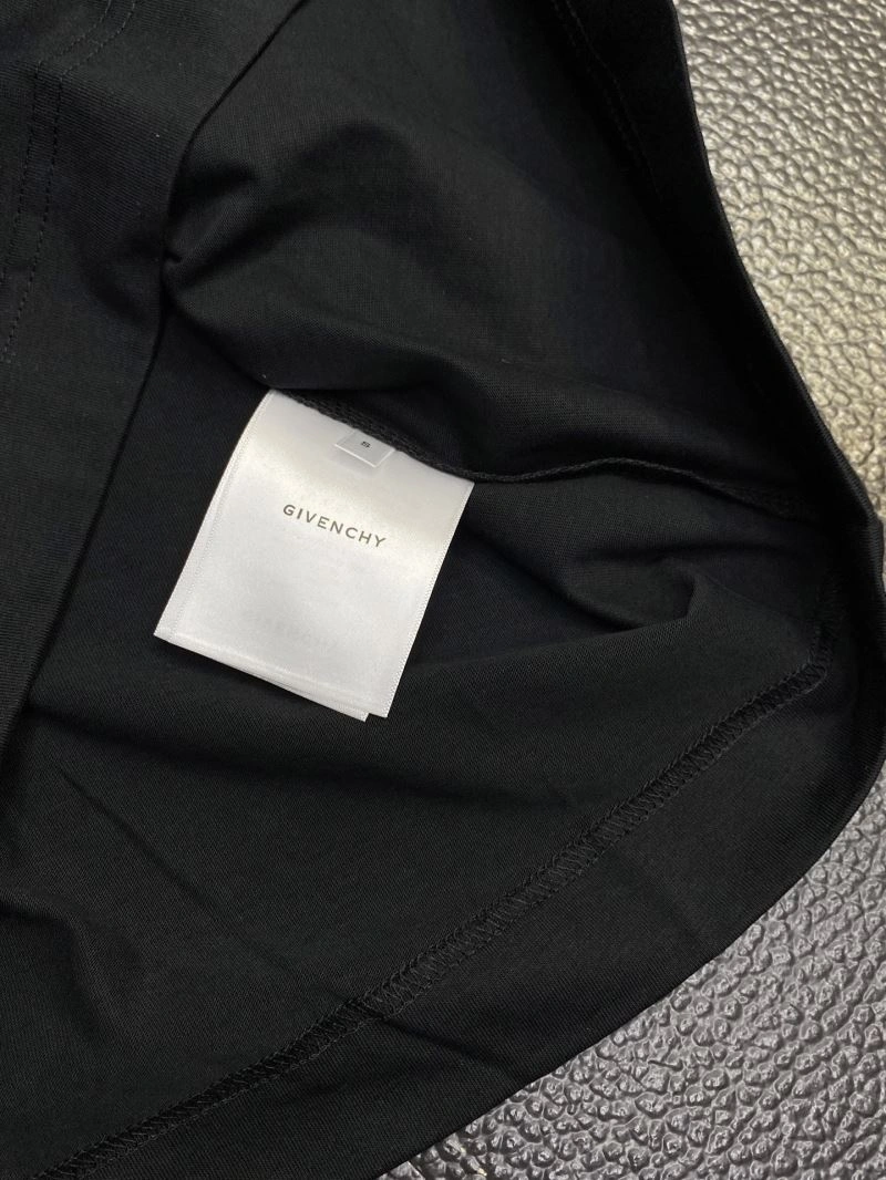 Bargain Givenchy T-Shirts