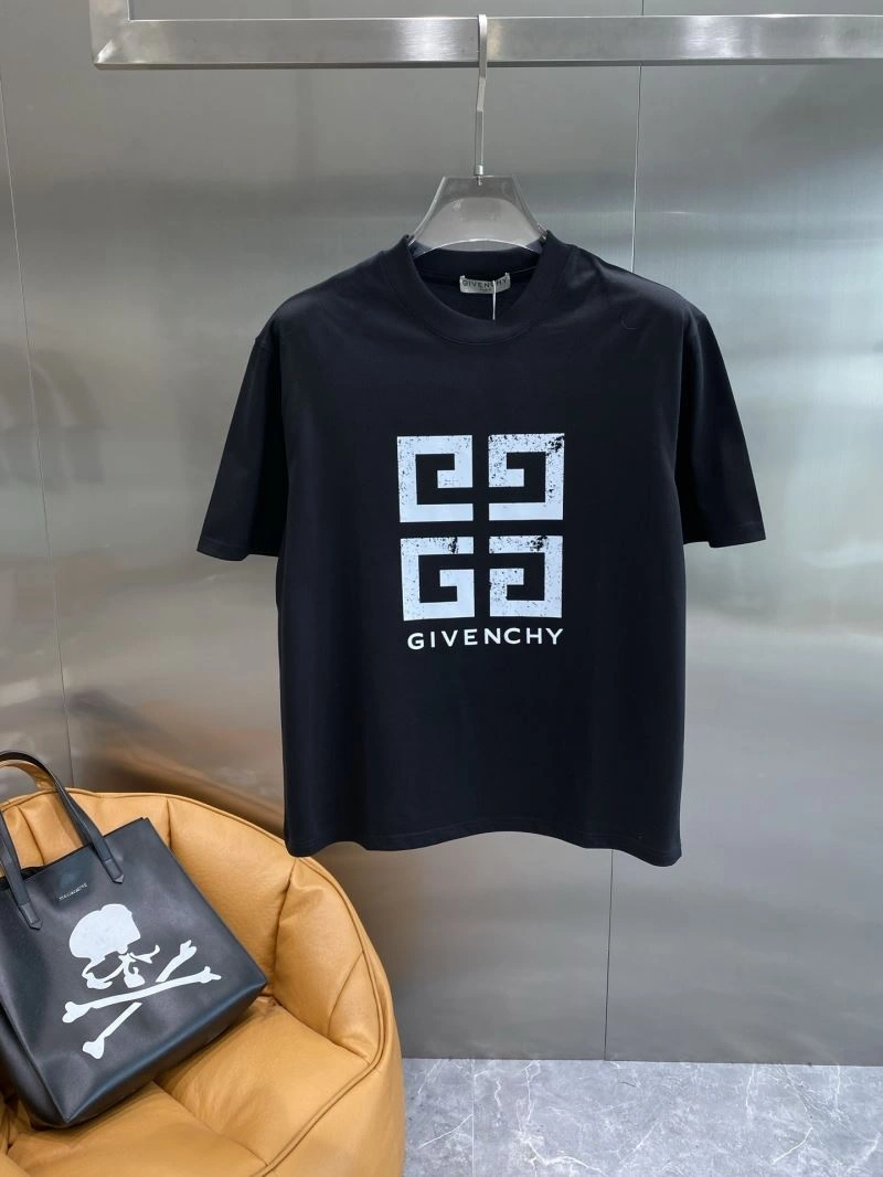 Accurate model Givenchy T-Shirts