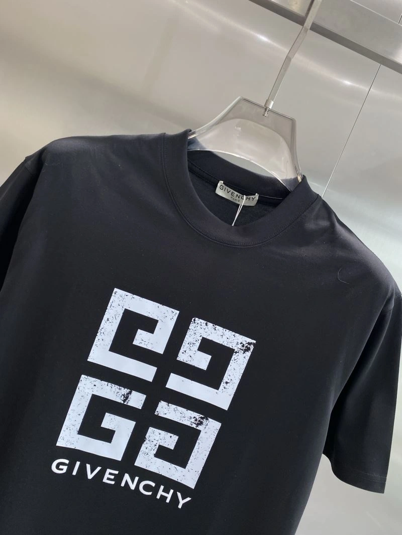 Accurate model Givenchy T-Shirts