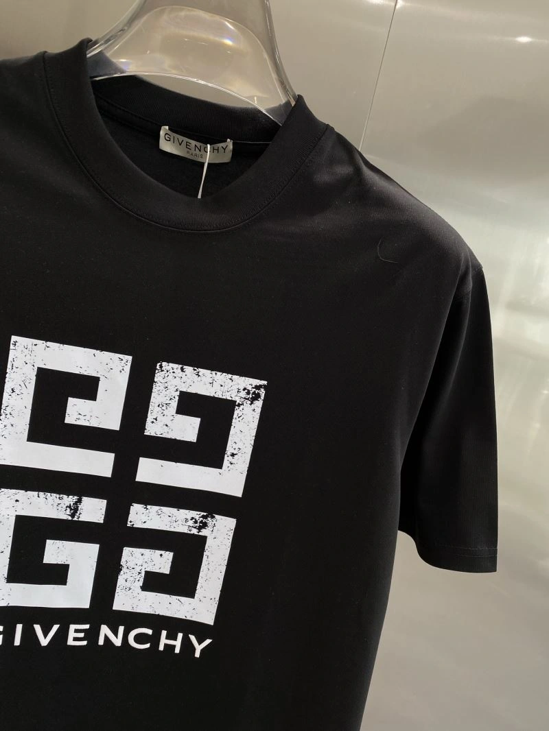 Accurate model Givenchy T-Shirts