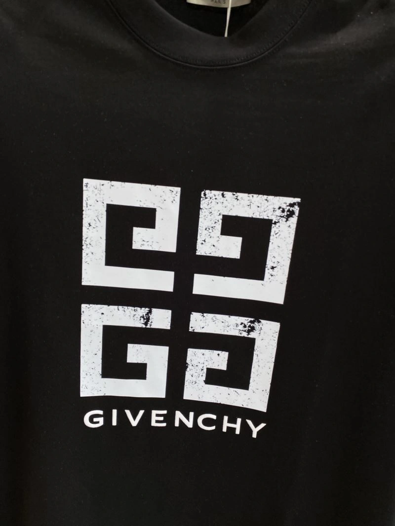Accurate model Givenchy T-Shirts