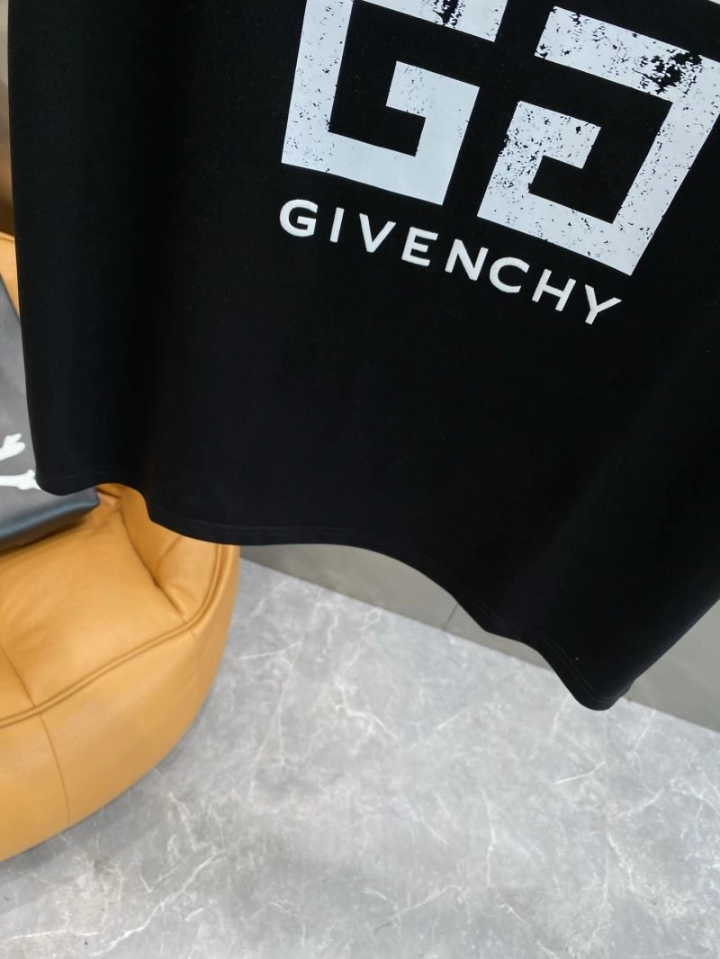Accurate model Givenchy T-Shirts