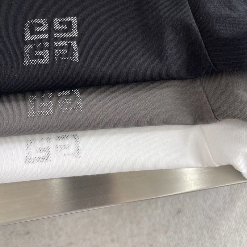 Bargain Givenchy T-Shirts