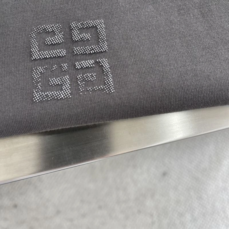 Bargain Givenchy T-Shirts