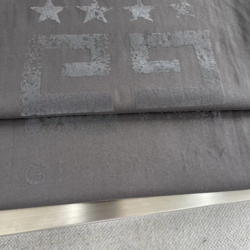 Bargain Givenchy T-Shirts