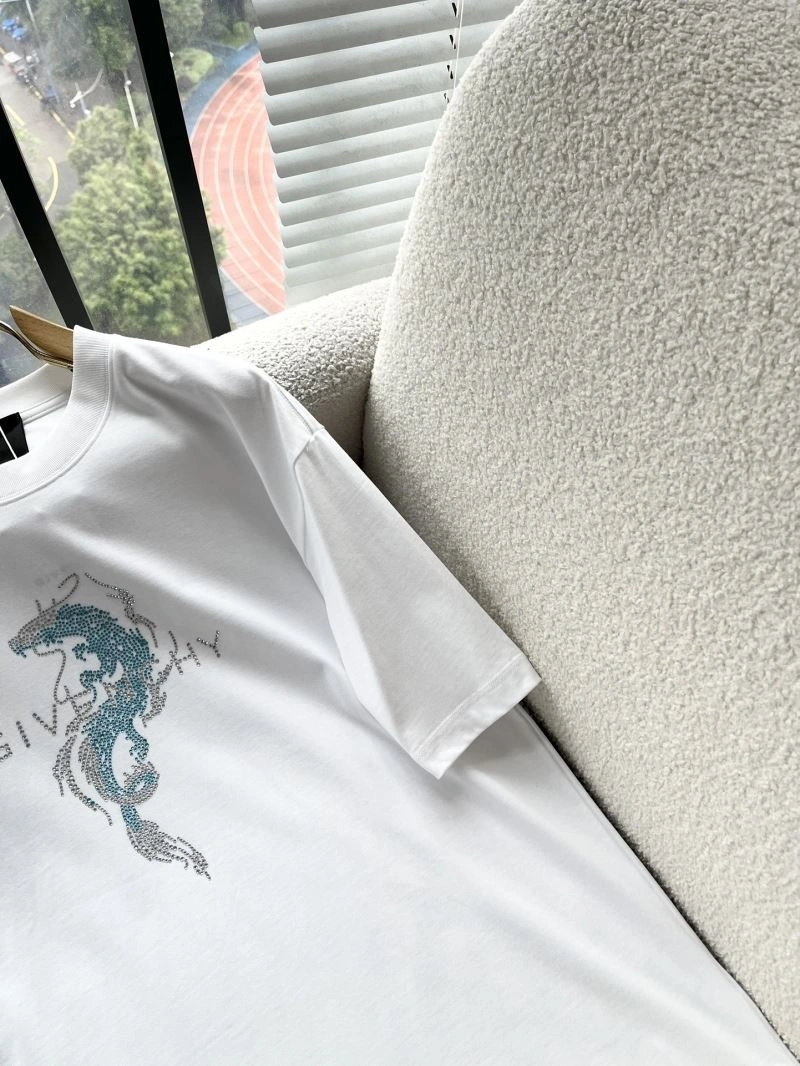 Bargain Givenchy T-Shirts