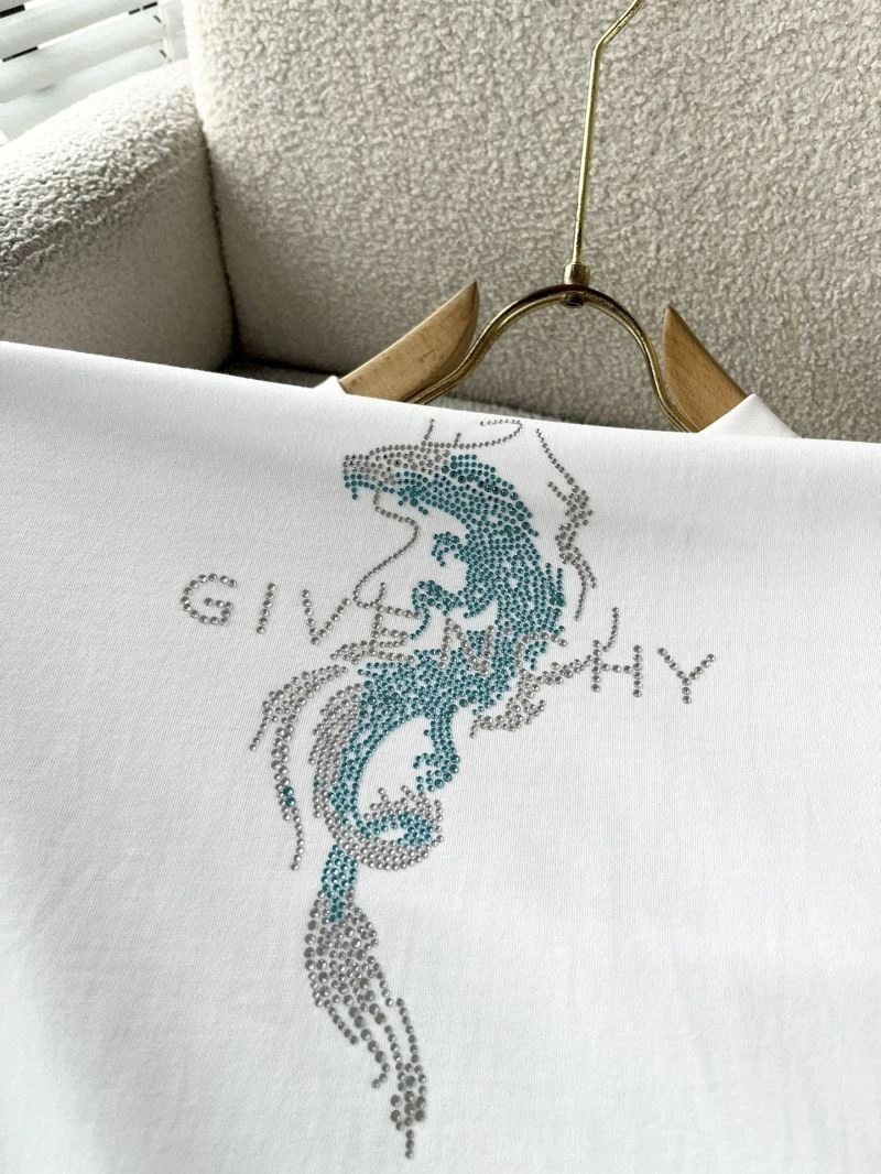 Bargain Givenchy T-Shirts
