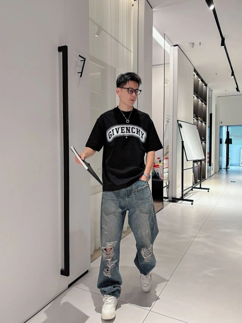 Discounted Givenchy T-Shirts