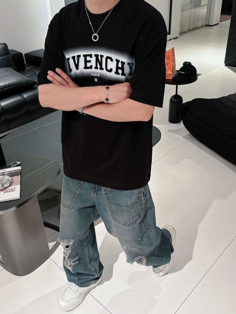Discounted Givenchy T-Shirts