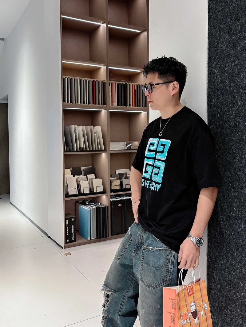 Inexpensive Givenchy T-Shirts