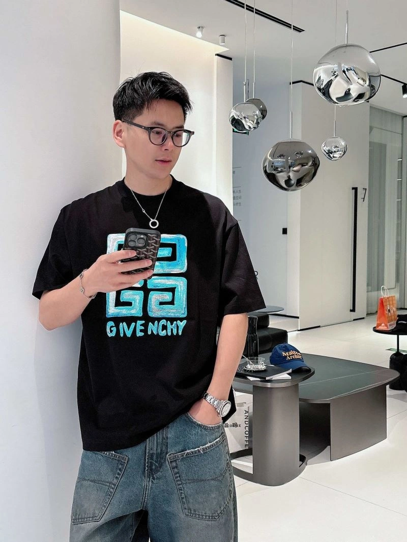 Inexpensive Givenchy T-Shirts