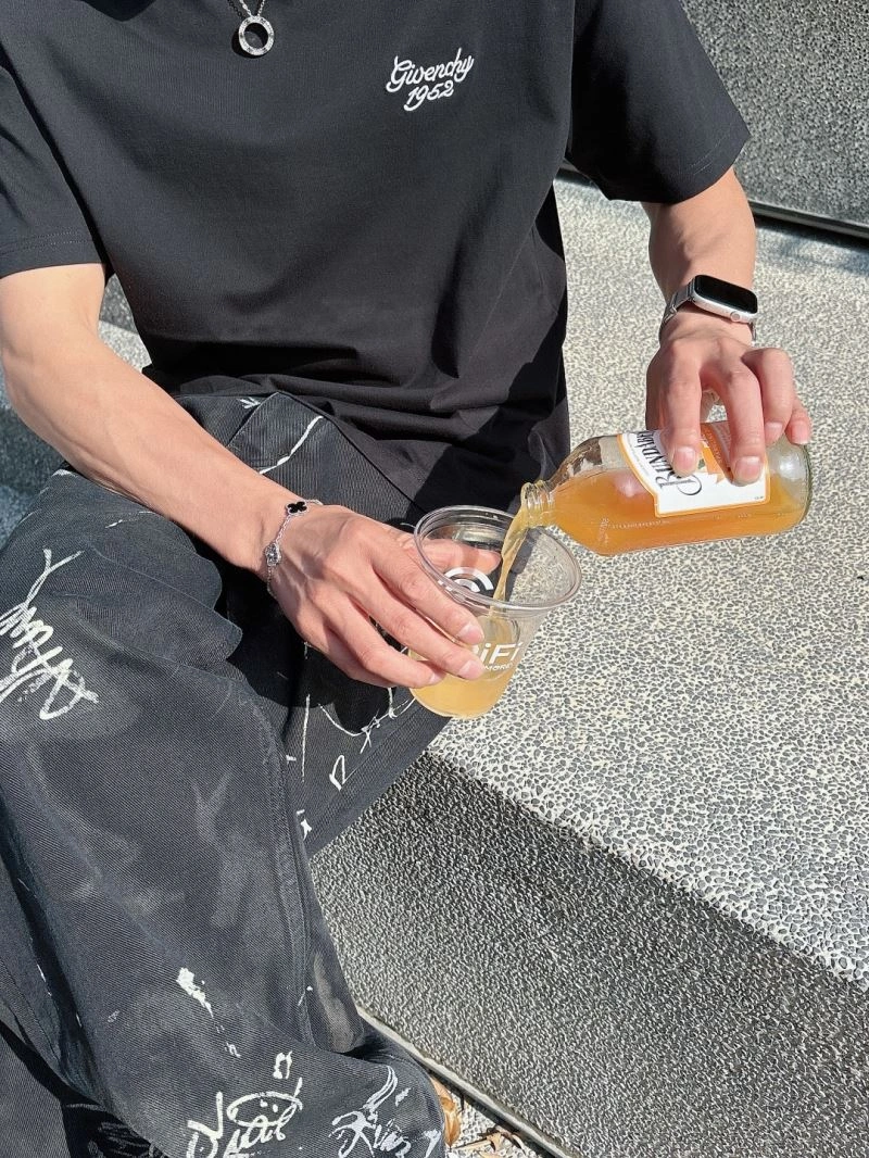 High accuracy Givenchy T-Shirts