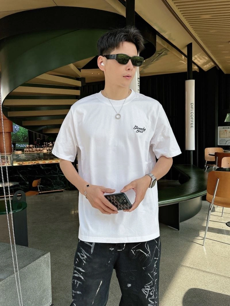 Accurate model Givenchy T-Shirts