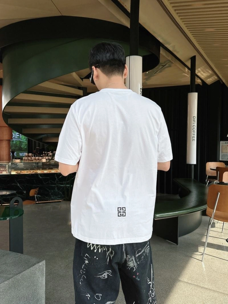 Accurate model Givenchy T-Shirts