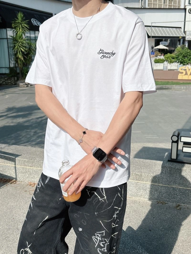 Accurate model Givenchy T-Shirts