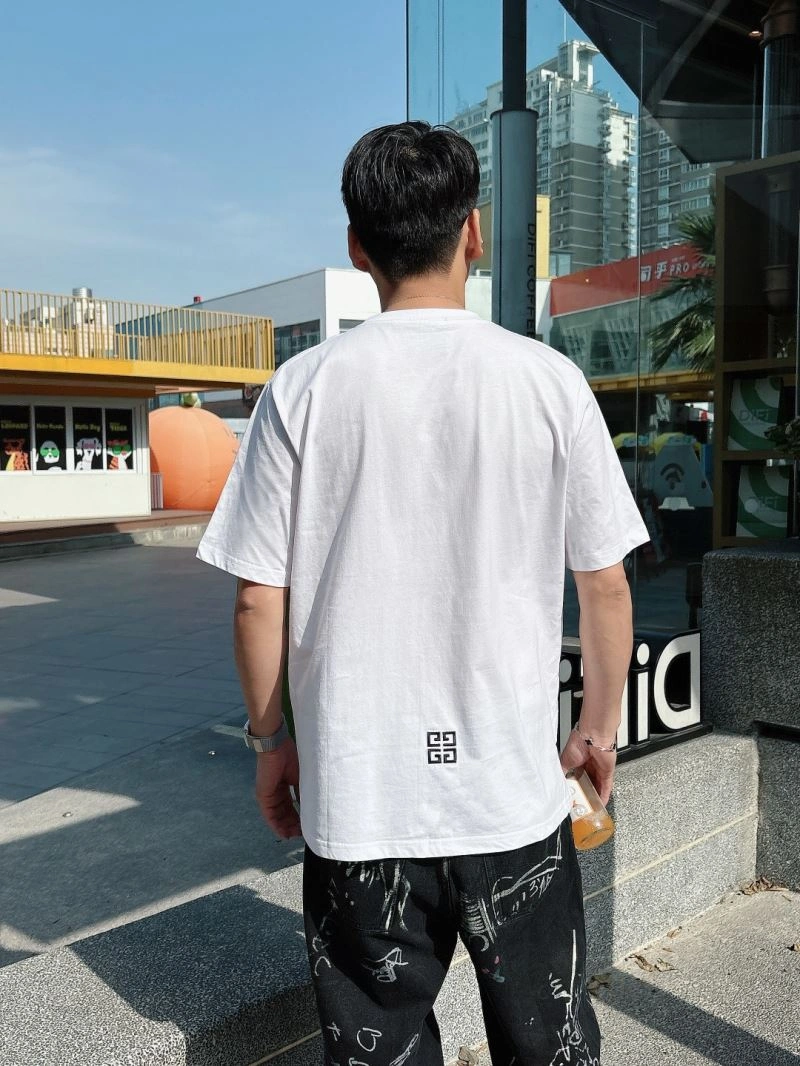 Accurate model Givenchy T-Shirts