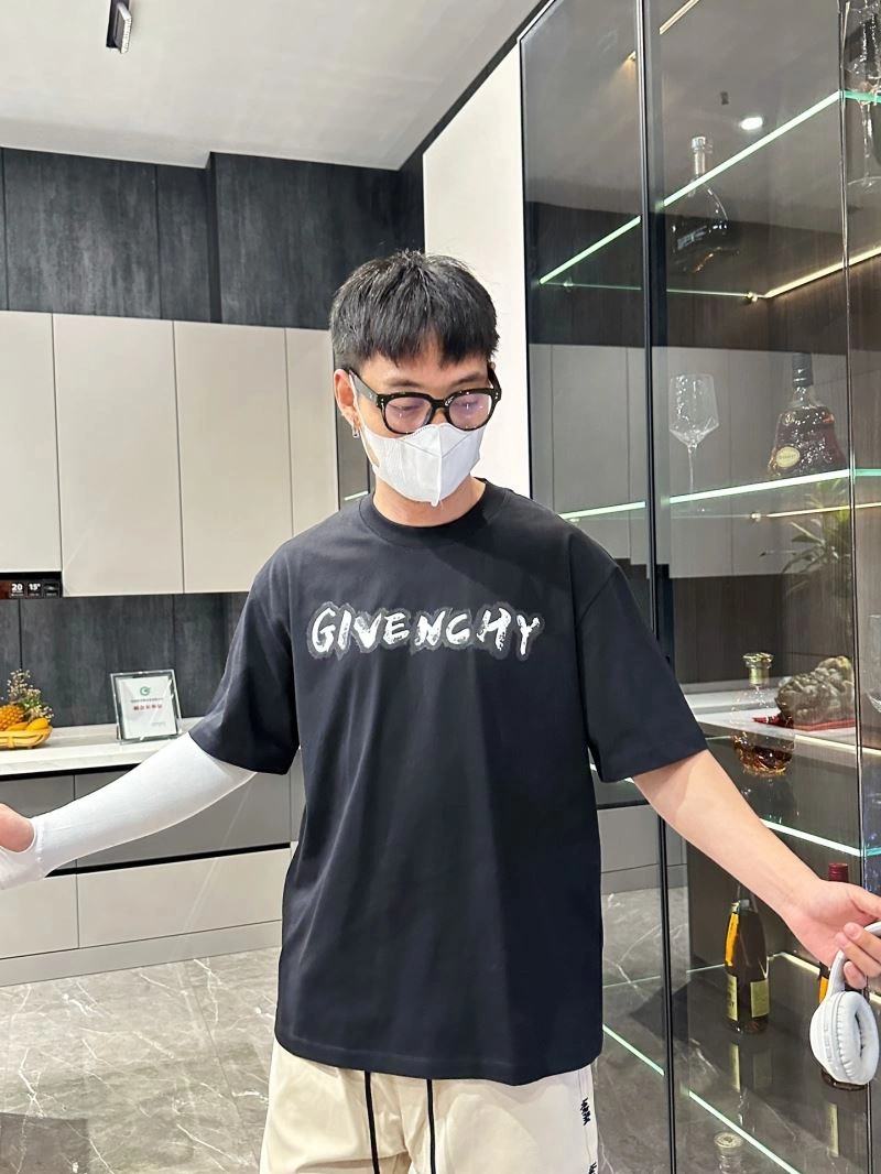 Bargain Givenchy T-Shirts