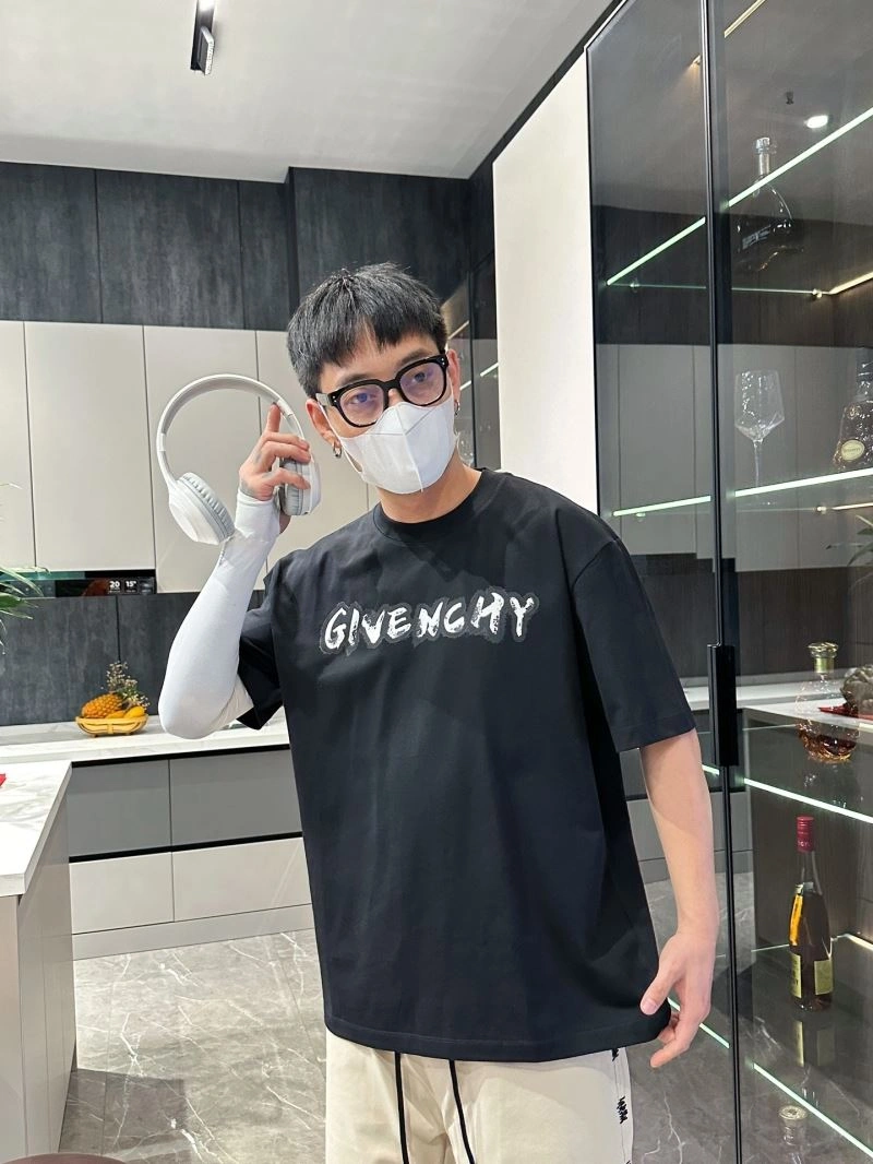 Bargain Givenchy T-Shirts