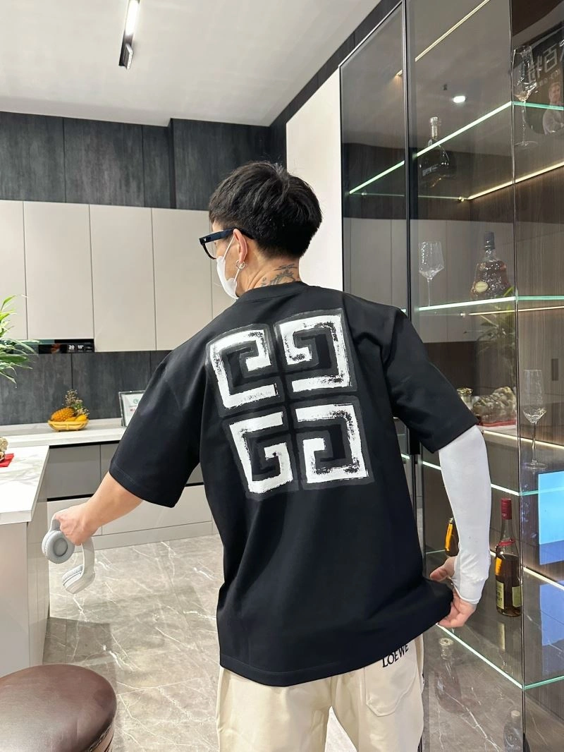 Bargain Givenchy T-Shirts