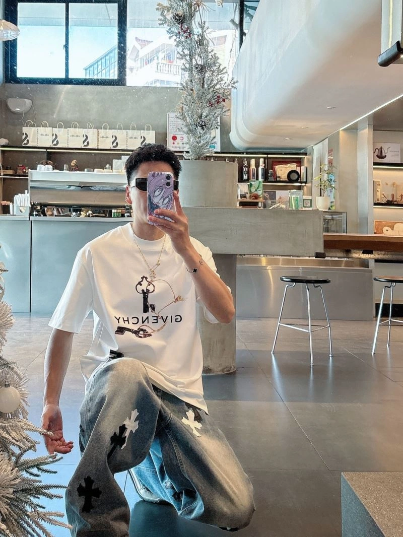 Reasonably priced Givenchy T-Shirts