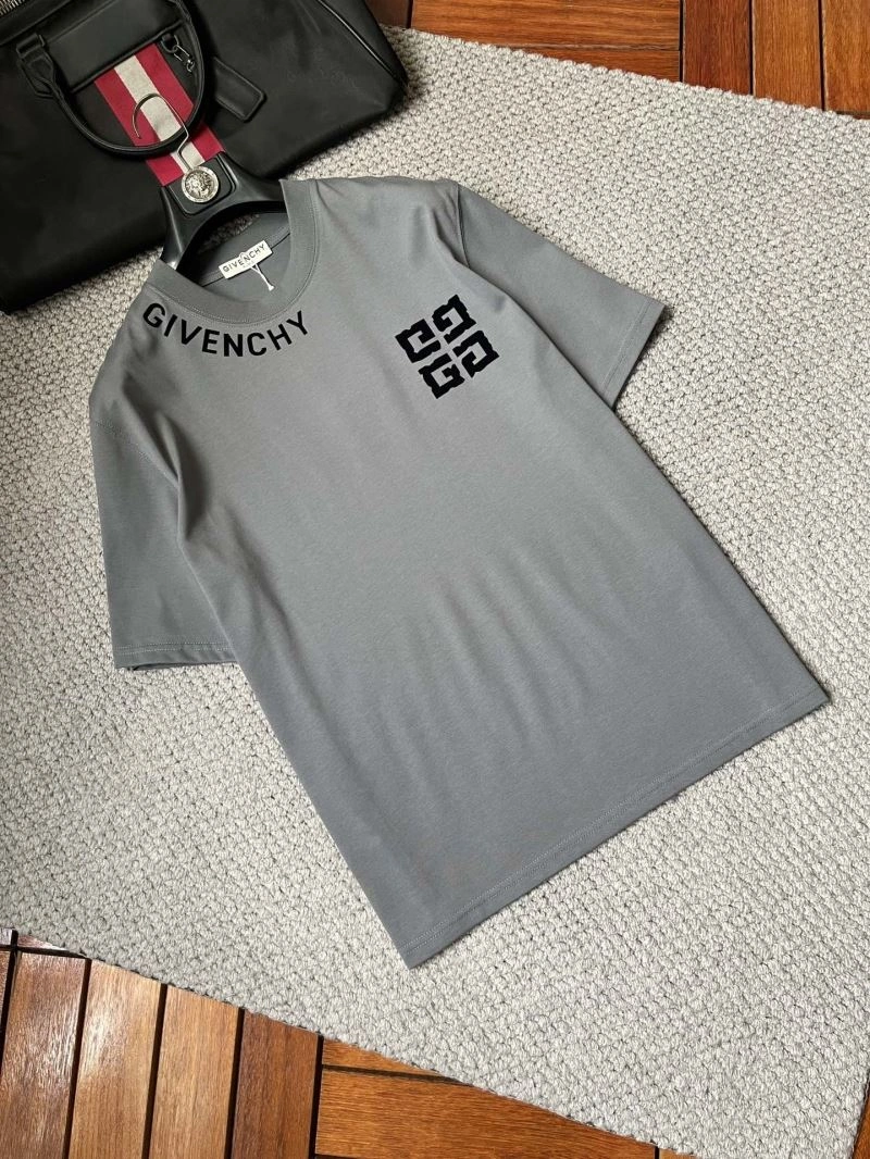 Accurate model Givenchy T-Shirts