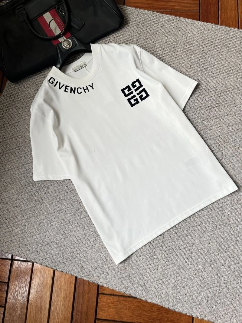 Accurate model Givenchy T-Shirts