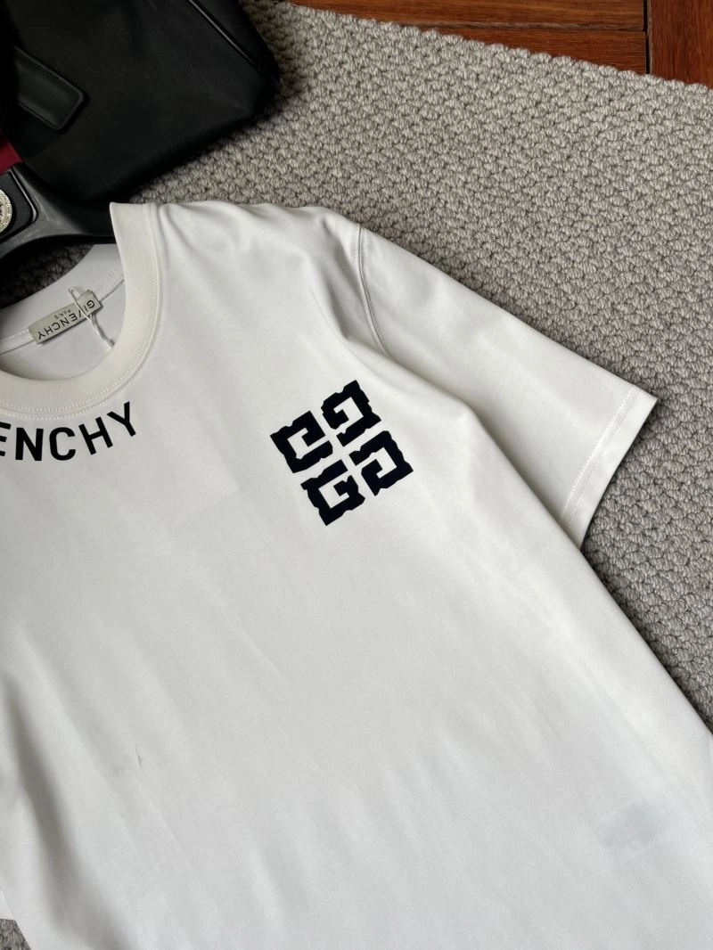 Accurate model Givenchy T-Shirts