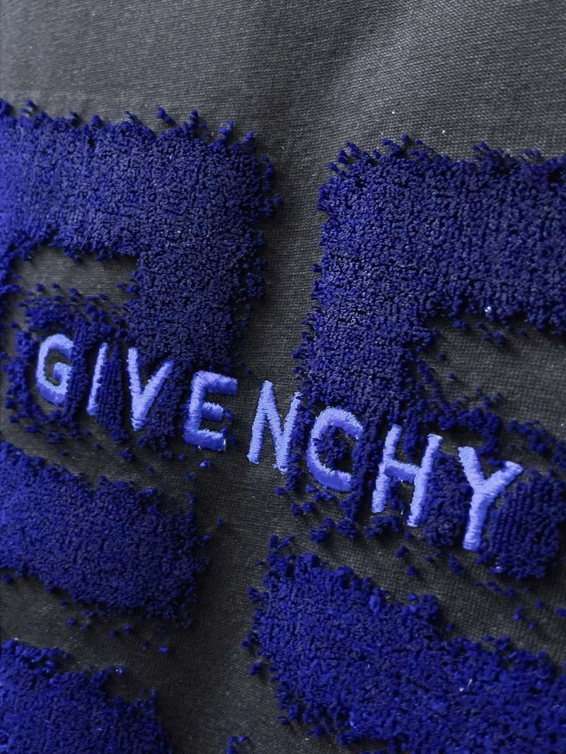 Accurate model Givenchy T-Shirts