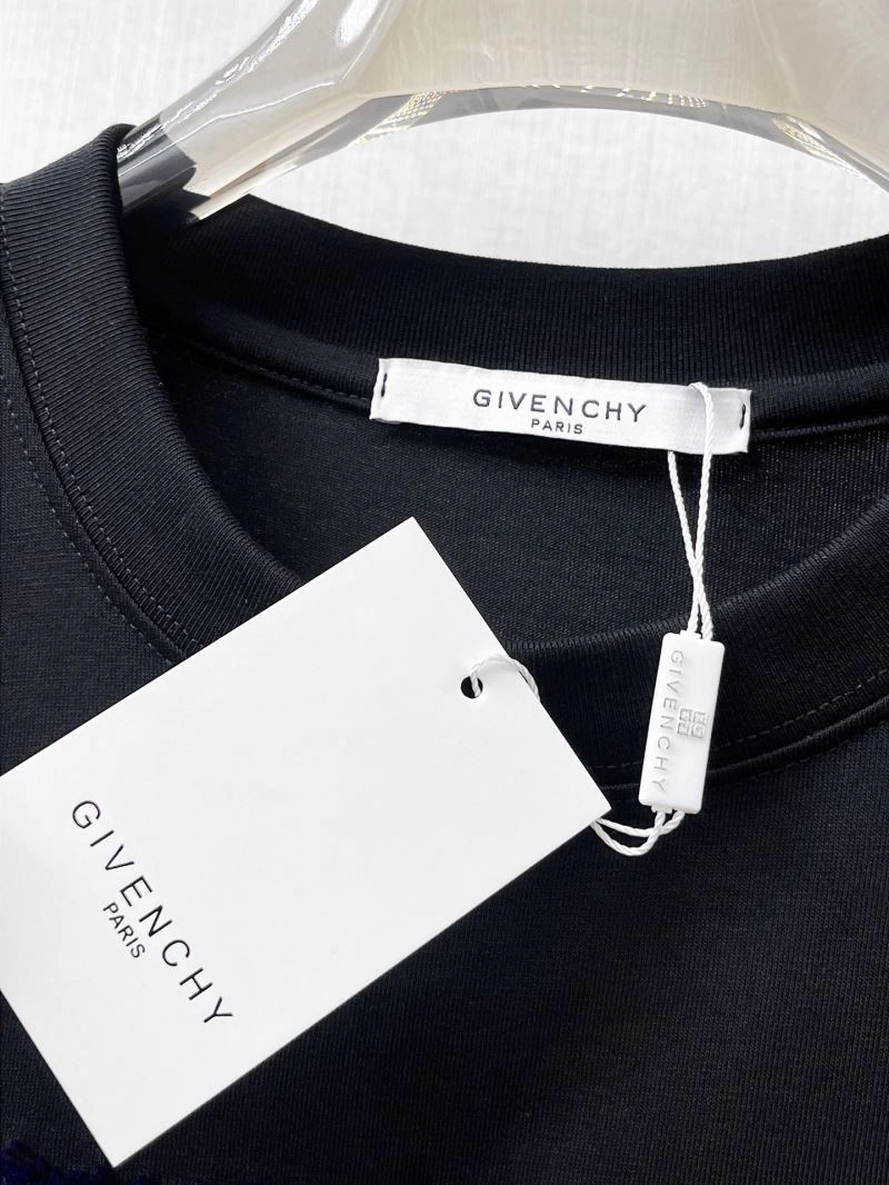 Accurate model Givenchy T-Shirts