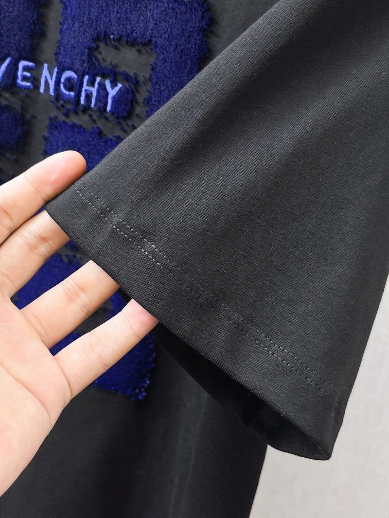 Accurate model Givenchy T-Shirts