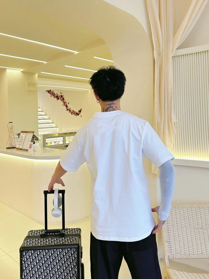 Accurate model Givenchy T-Shirts