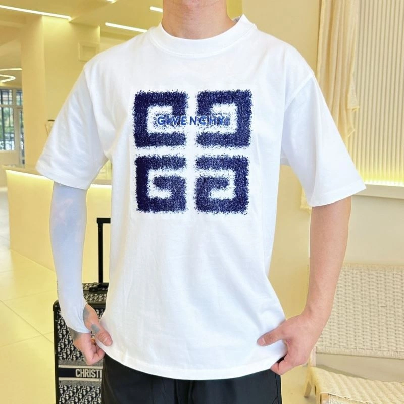 Accurate model Givenchy T-Shirts