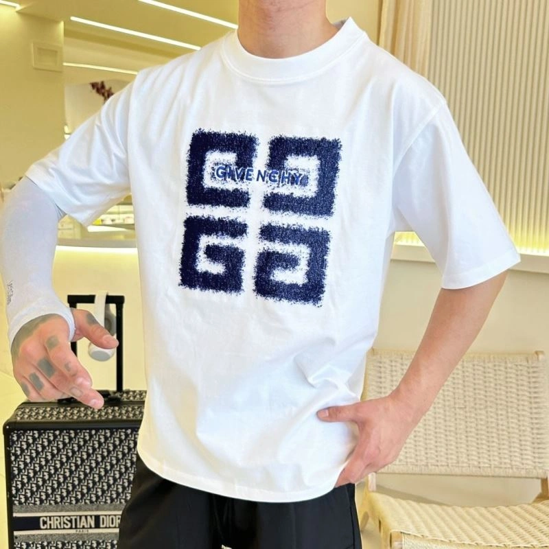 Accurate model Givenchy T-Shirts