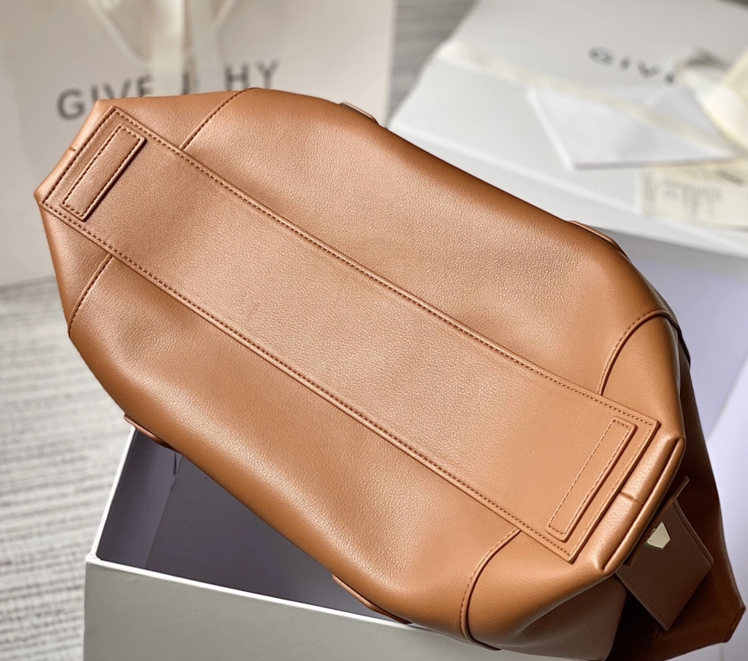 Top mirror Givenchy Top Handle Bags