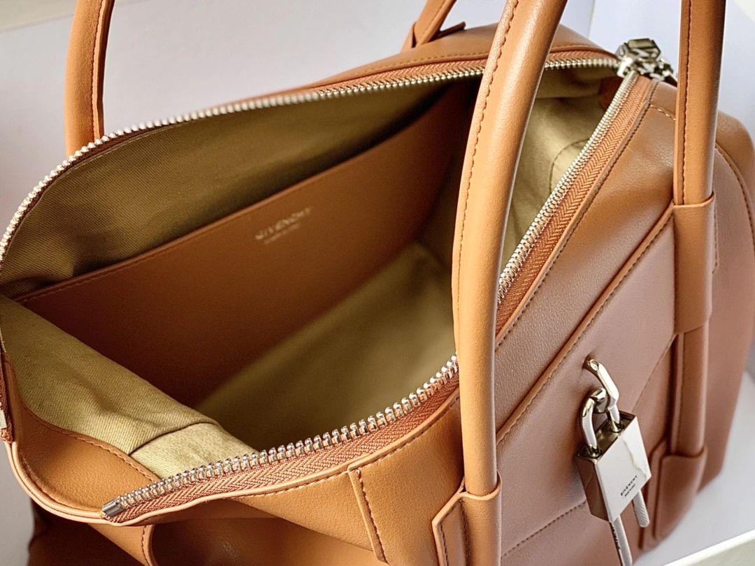 Top mirror Givenchy Top Handle Bags