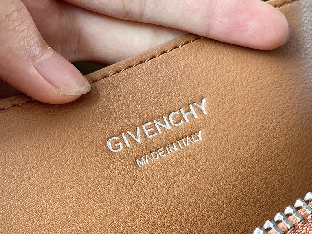 Top mirror Givenchy Top Handle Bags