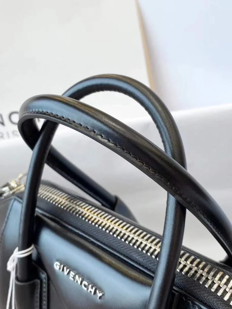 Accurate model Givenchy Top Handle Bags