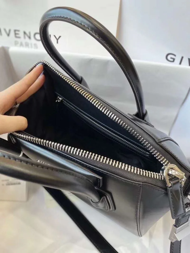 Accurate model Givenchy Top Handle Bags