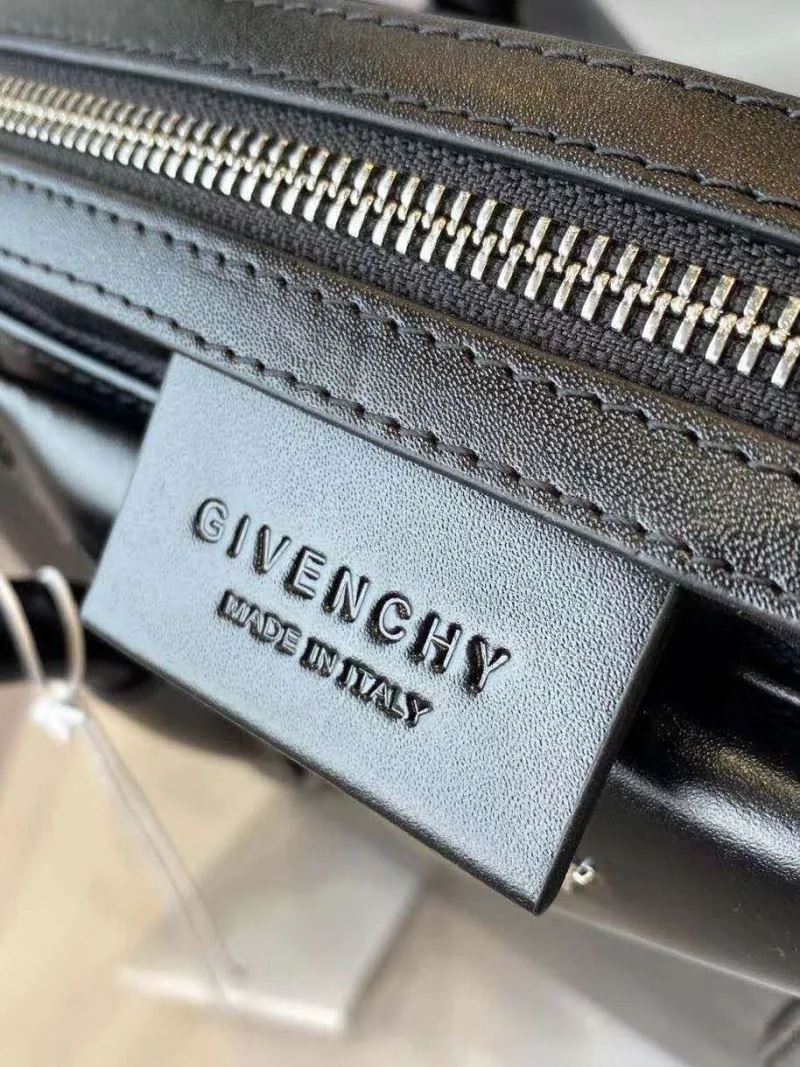 Accurate model Givenchy Top Handle Bags
