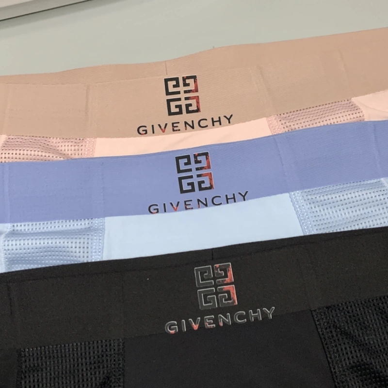 Accurate model Givenchy Underwear