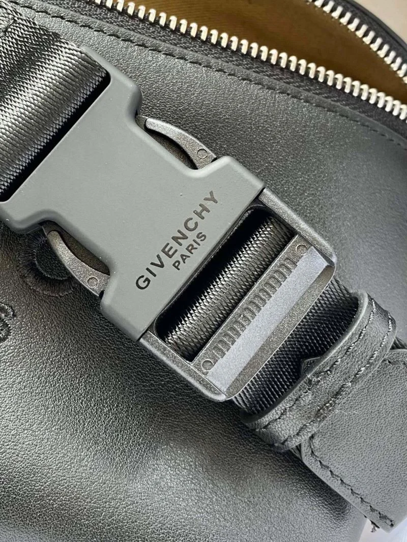 Top match Givenchy Waist Chest Packs