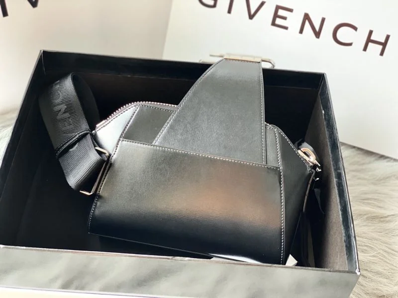 Accurate model Givenchy Waist Chest Packs