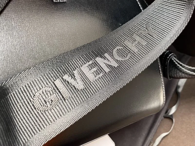 Accurate model Givenchy Waist Chest Packs
